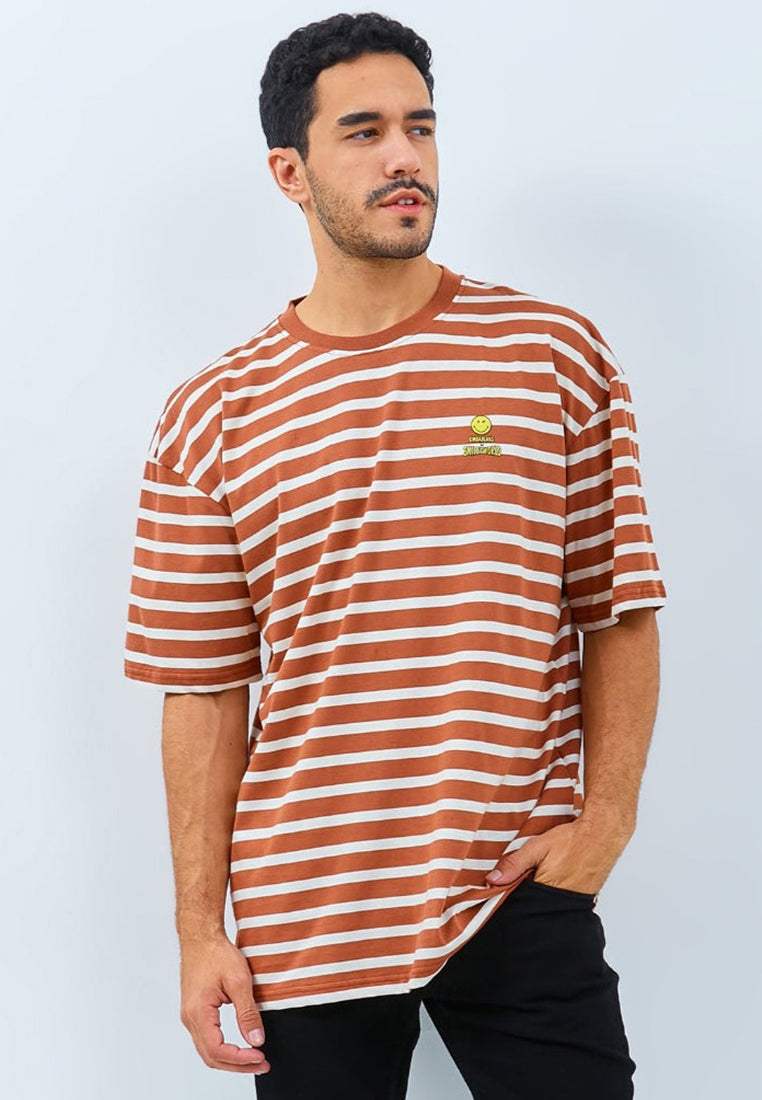 EMBA DENIM I SMILEYWORLD - T-Shirt Smiley Oversize Motif Garis Materia